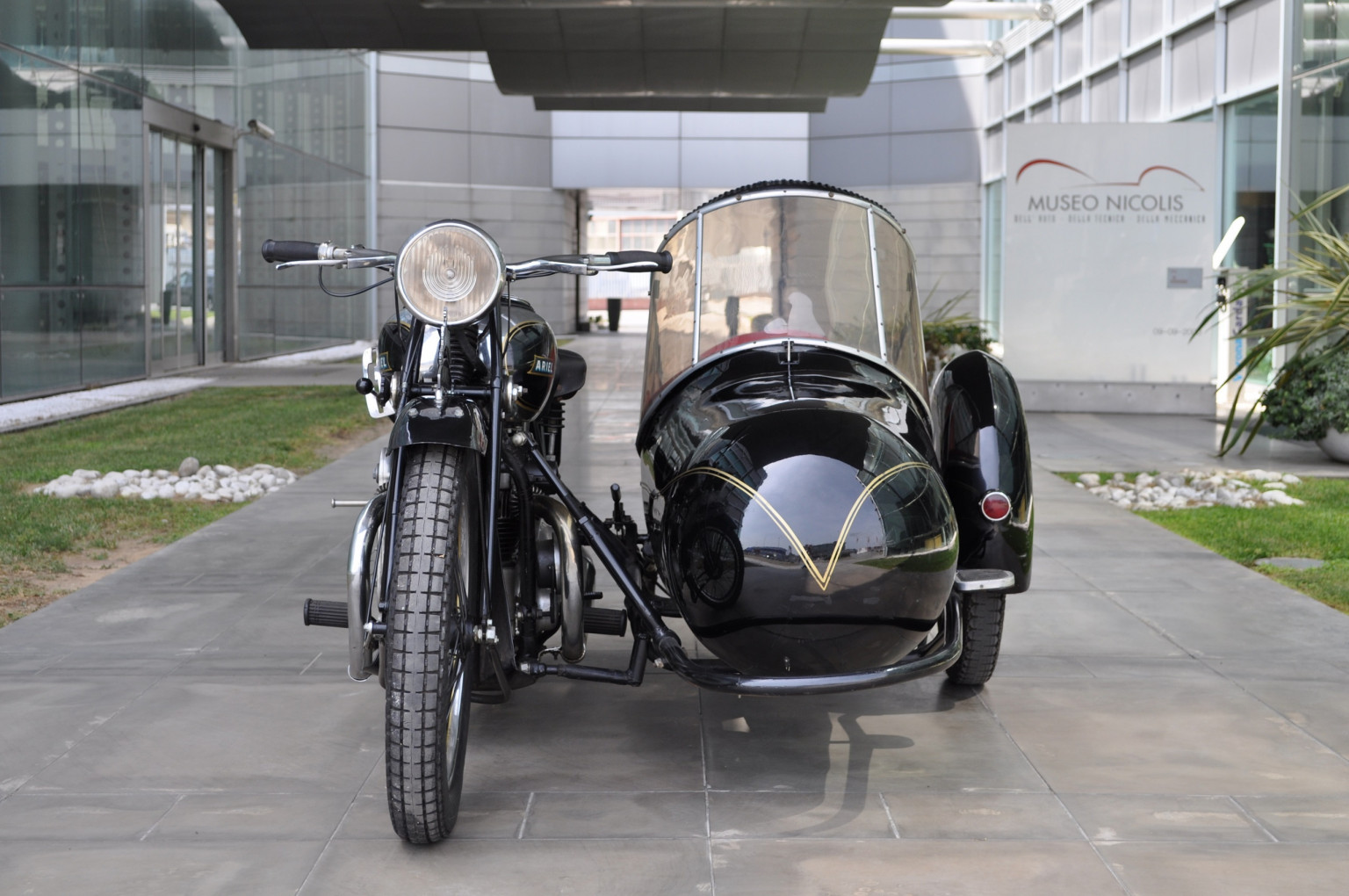 Ariel, 1932, Square Four with sidecar - Museo Nicolis