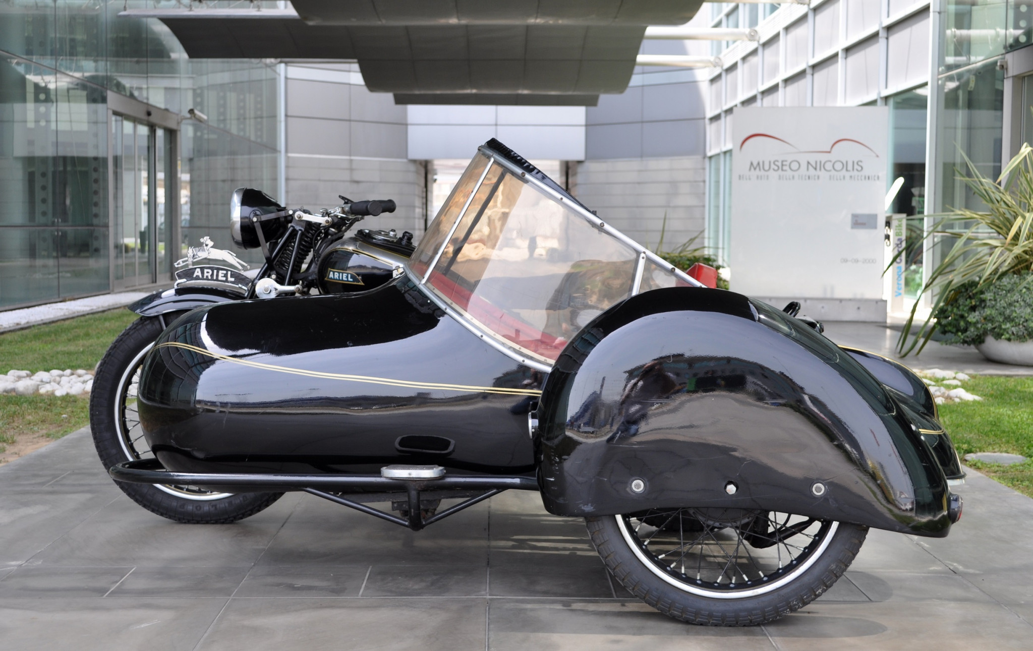 Ariel, 1932, Square Four with sidecar - Museo Nicolis