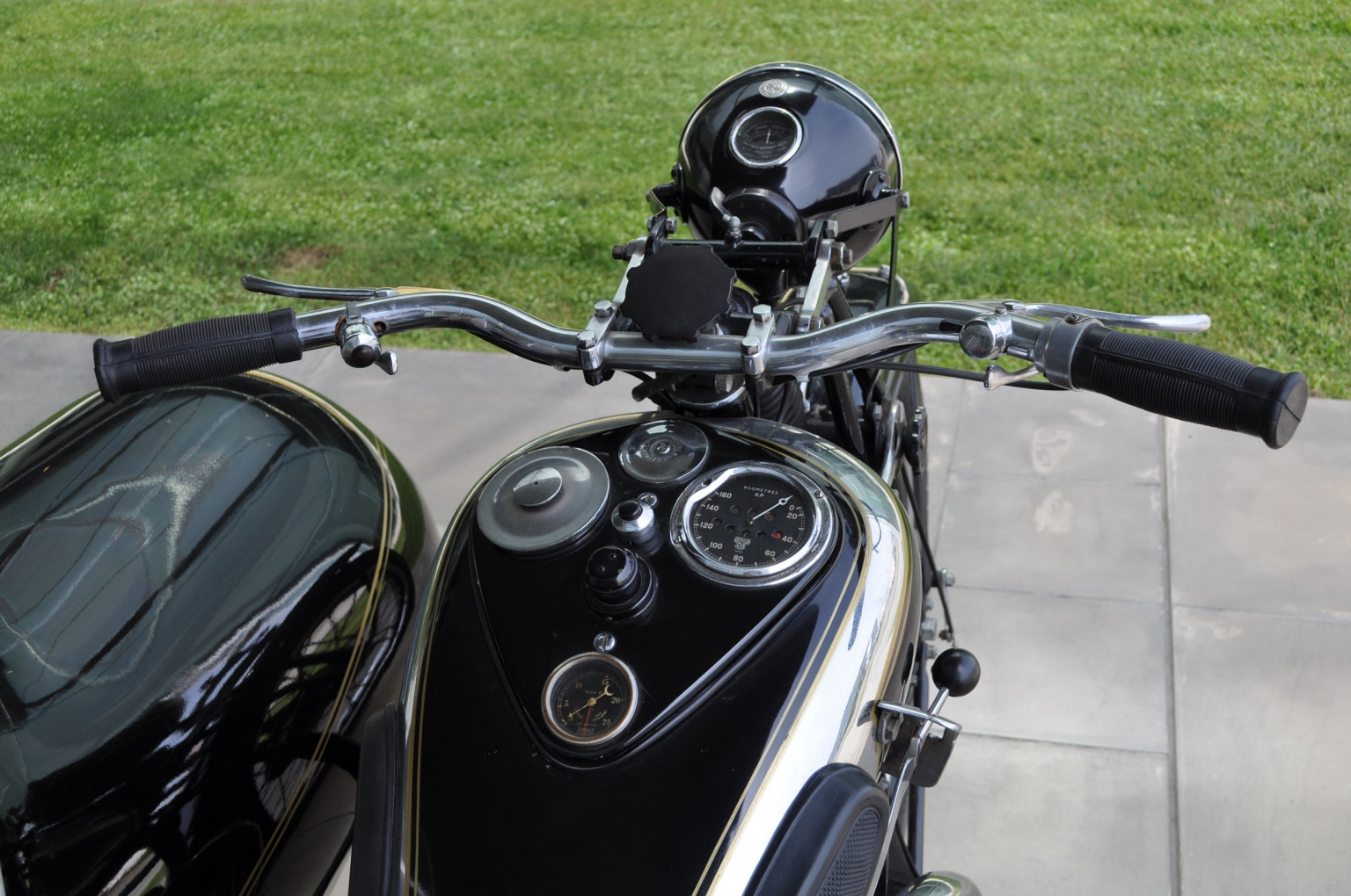 Ariel, 1932, Square Four with sidecar - Museo Nicolis